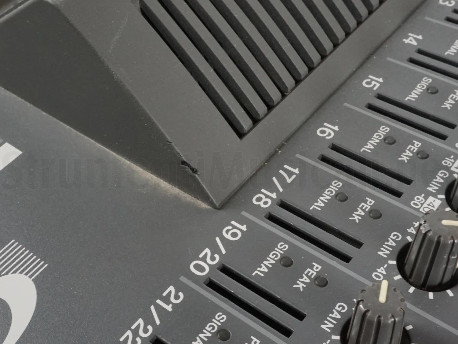 YAMAHA 02R V2 Digital Mixer con Flight Case Usato | Strumenti Musicali .net